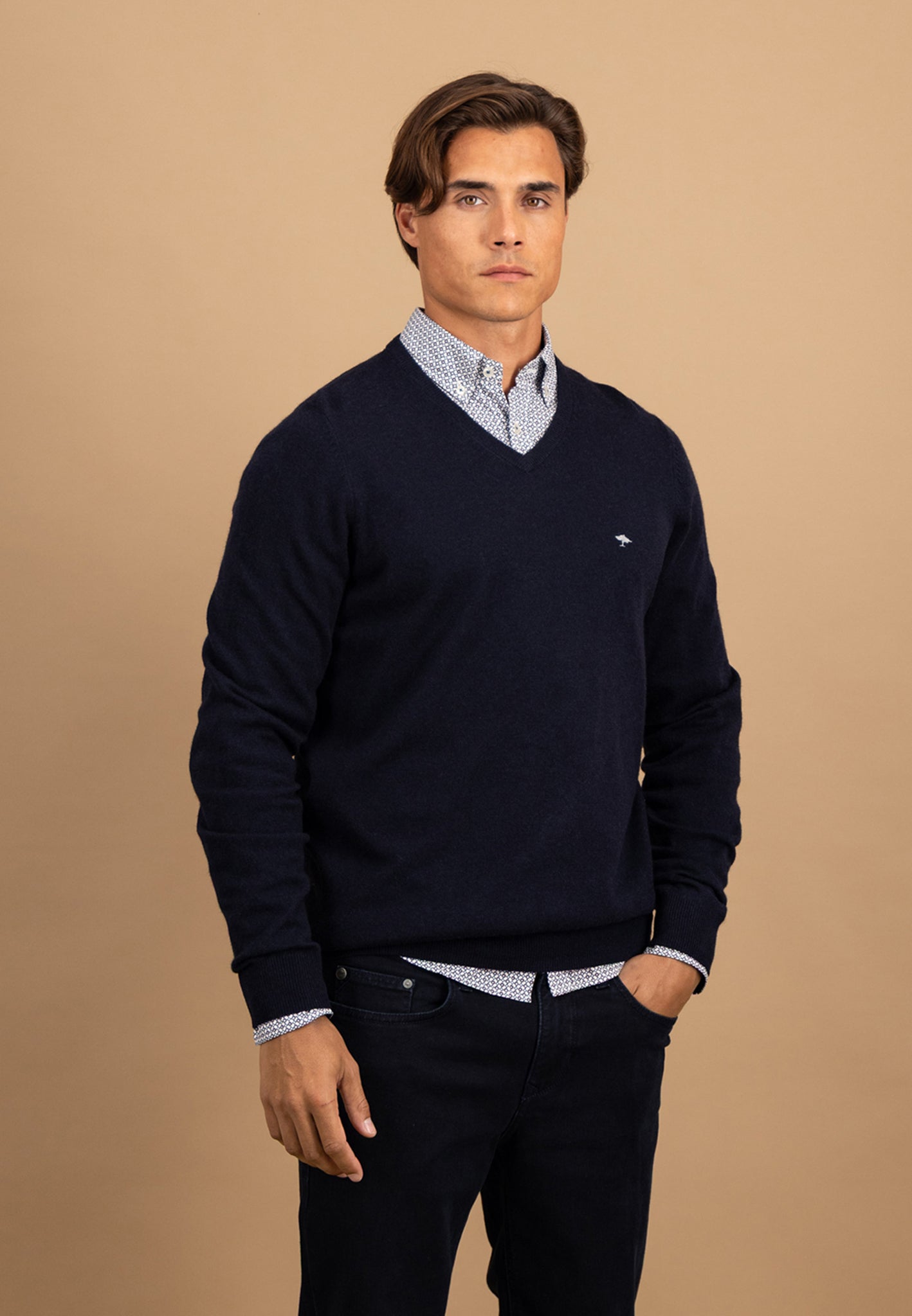Pullover aus Merino-Kaschmir mit V-Ausschnitt – FYNCH-HATTON ...